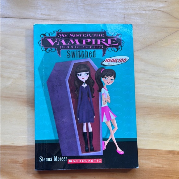 Chronicle Books | Other | 26 Switched In The My Sister The Vampire ...